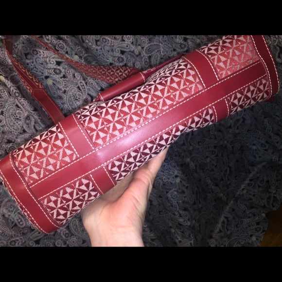 Maxx New York | Bags | Max New Yorks Man Made Red White Shoulder Bag ...